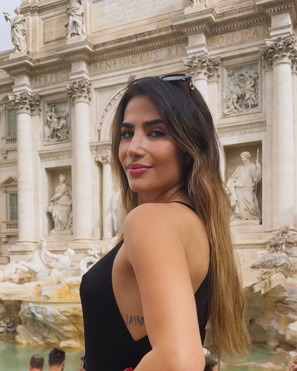 Filha do sertanejo Leonardo, Jéssica Beatriz posta fotos com a mãe em ...