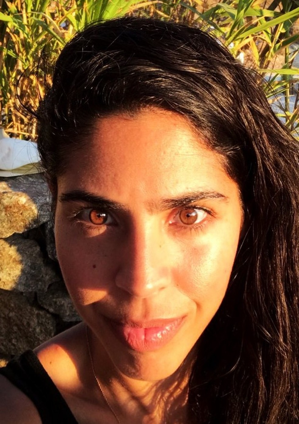 Bela Gil faz yoga com Nino na Grécia