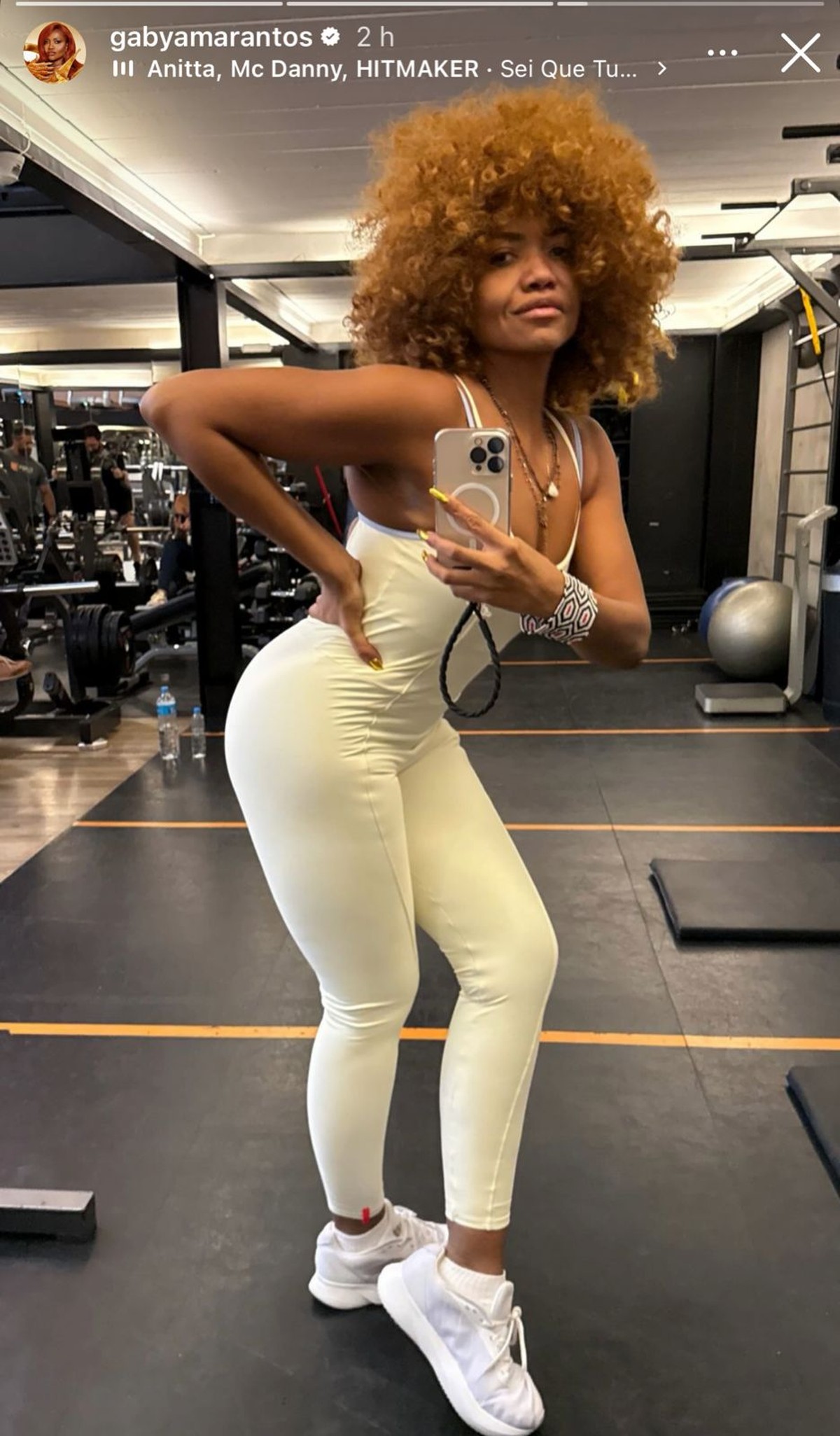Gaby Amarantos exibe rotina na academia