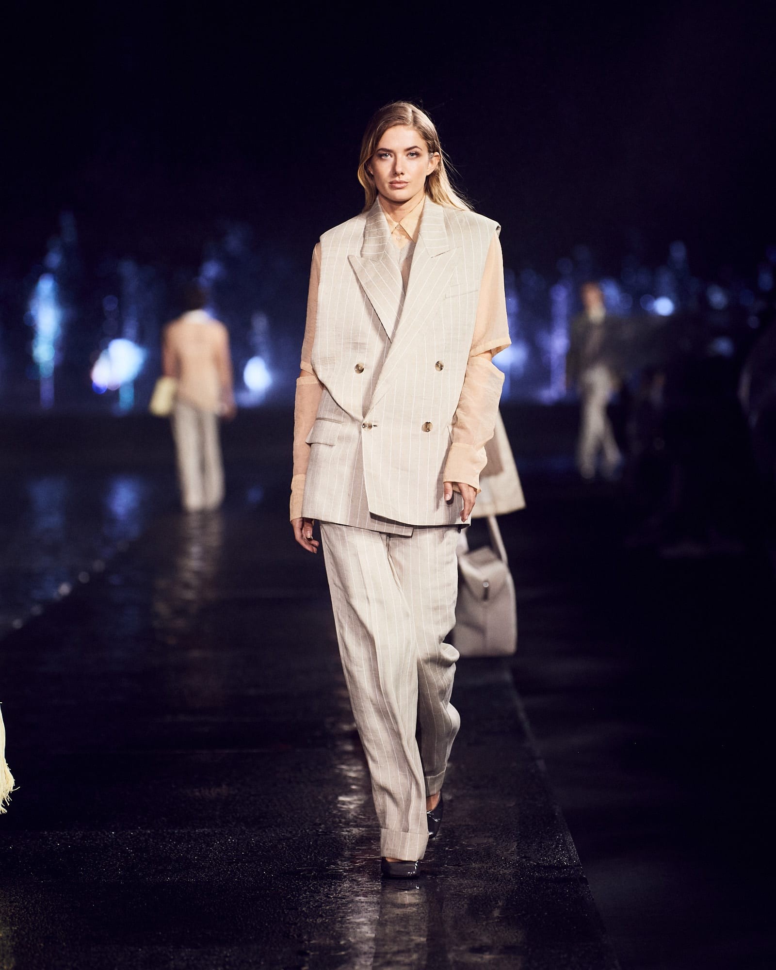 Maluma, Demi Lovato e celebridades brasileiras prestigiam desfile da ...