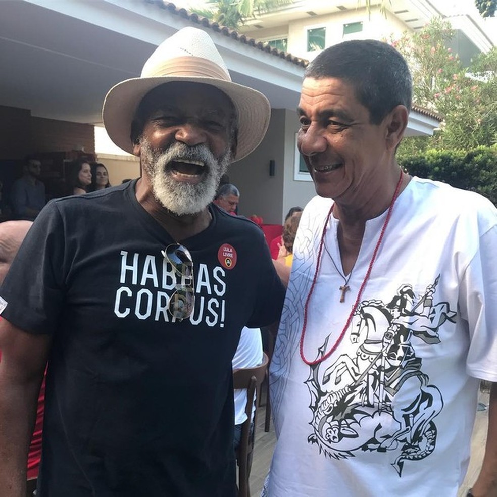 Fernanda Rodrigues posa com Zeca Pagodinho e Eri Jonhson