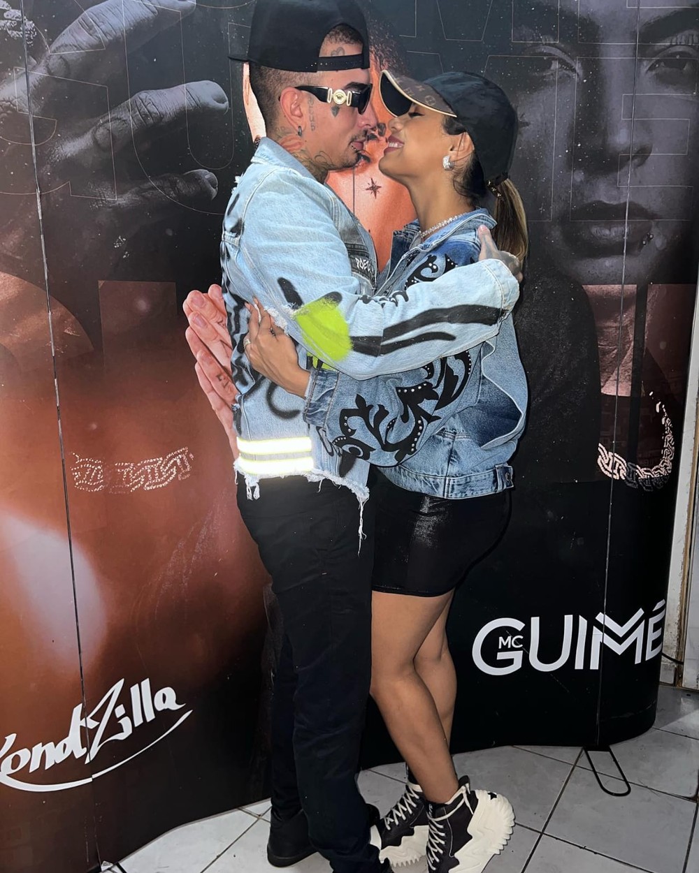 Lexa e Guimê combinam looks em show do cantor