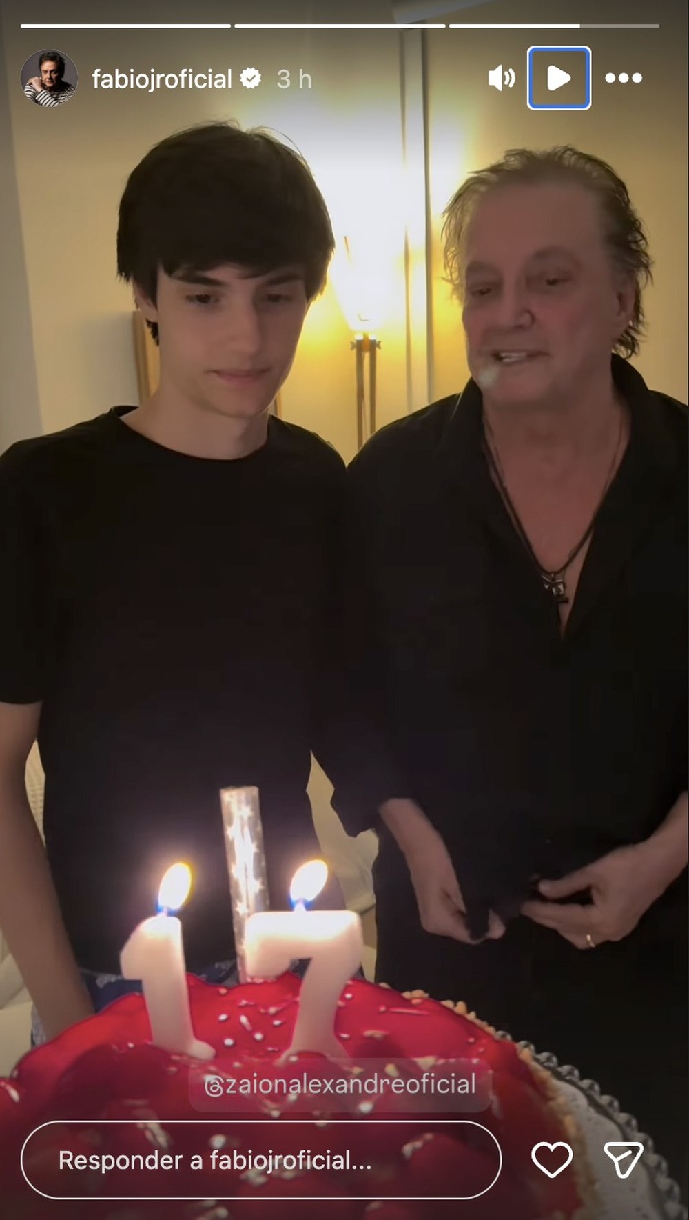 Filho caçula de Fábio Jr celebra 17 anos e impressiona pela altura ao ...