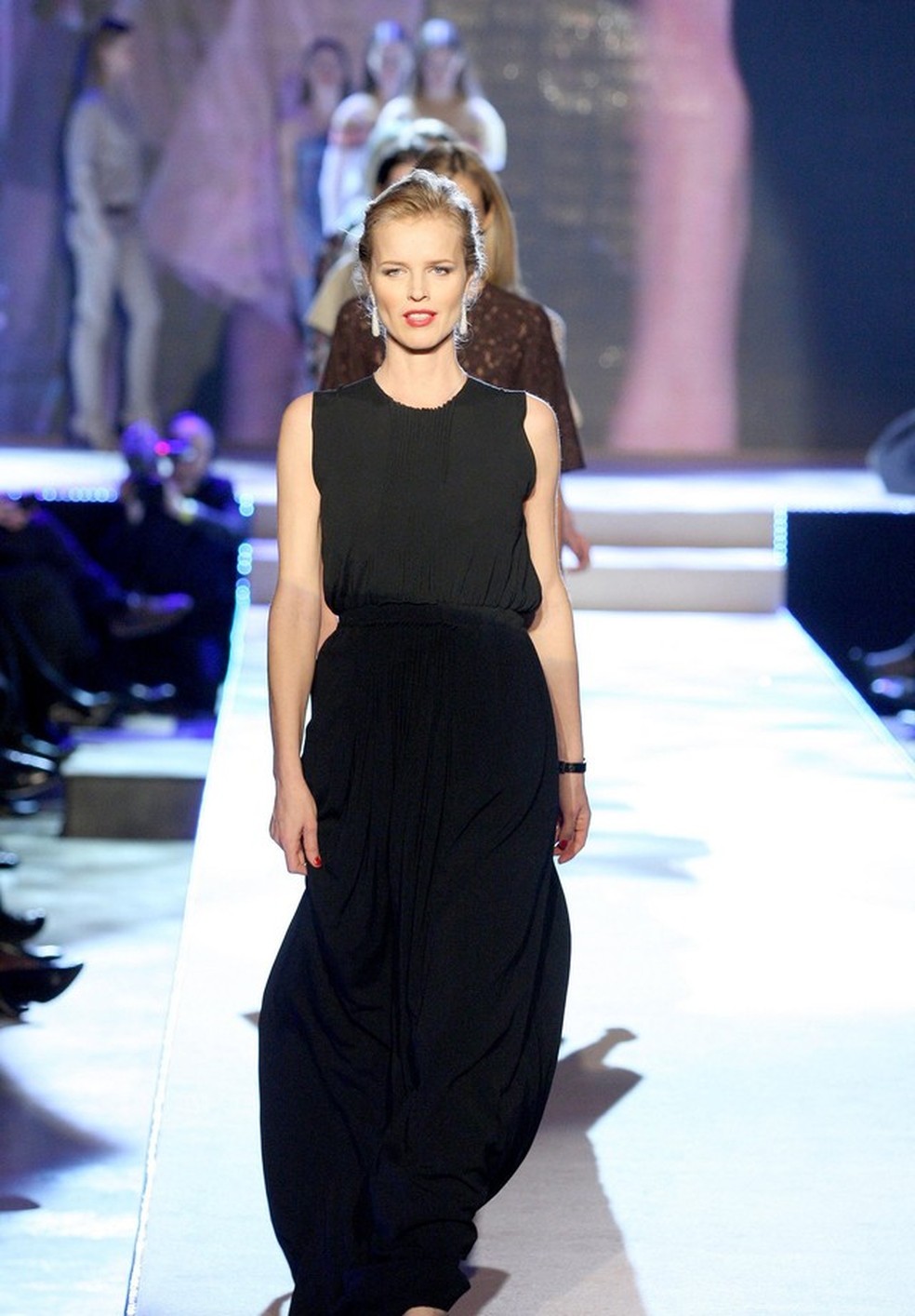 Relembre 10 modelos que desfilaram grávidíssimas