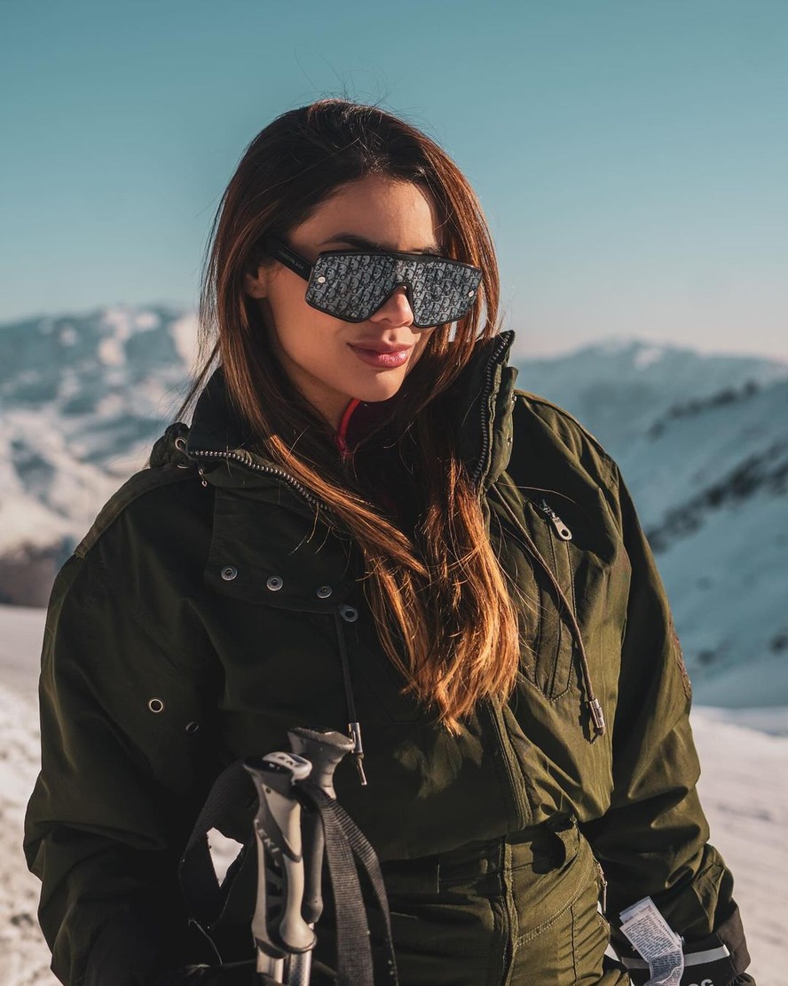 Lexa posa poderosa em meio à neve em viagem ao Chile: 'Dias Felizes'