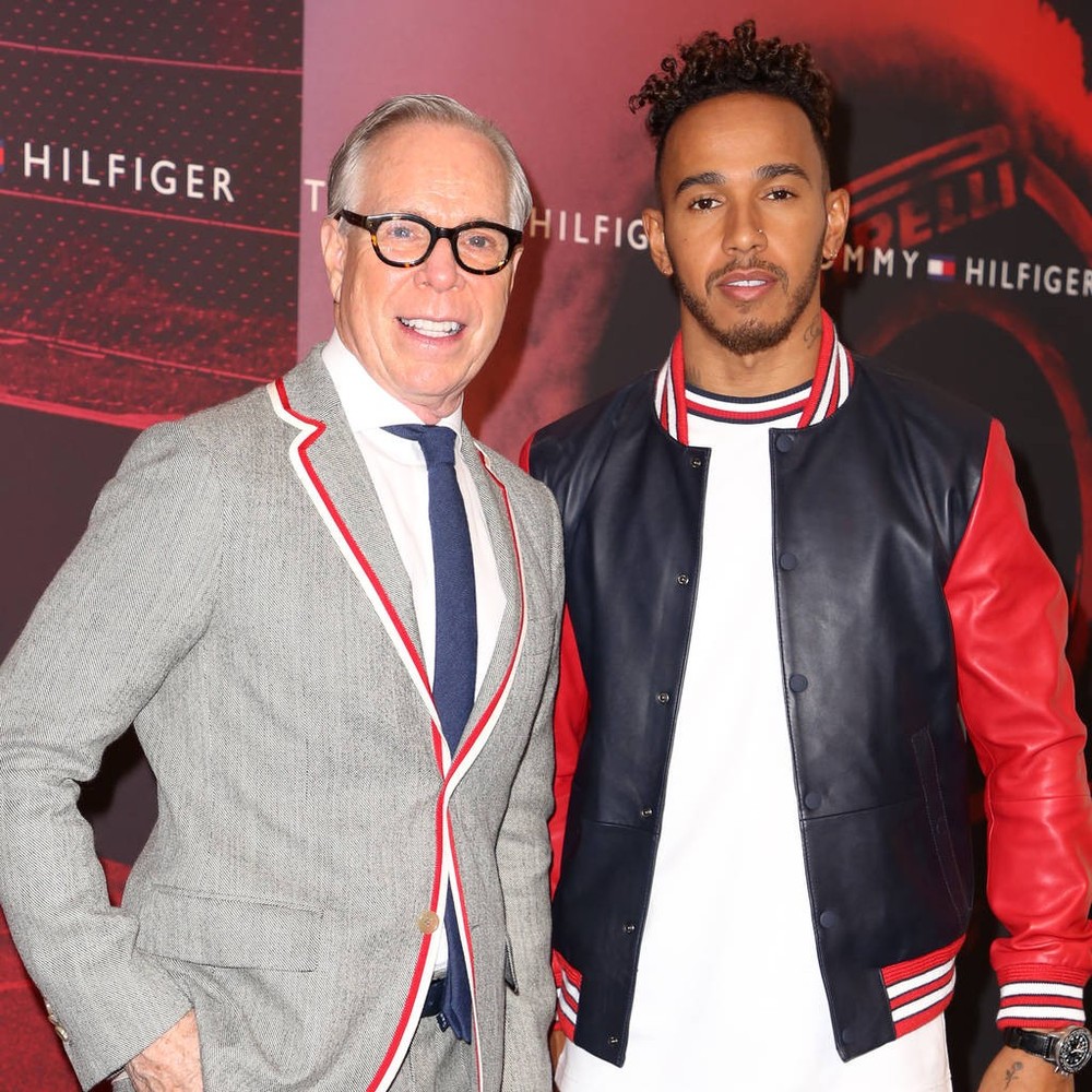 Lewis Hamilton assina coleção gender neutral para Tommy Hilfiger