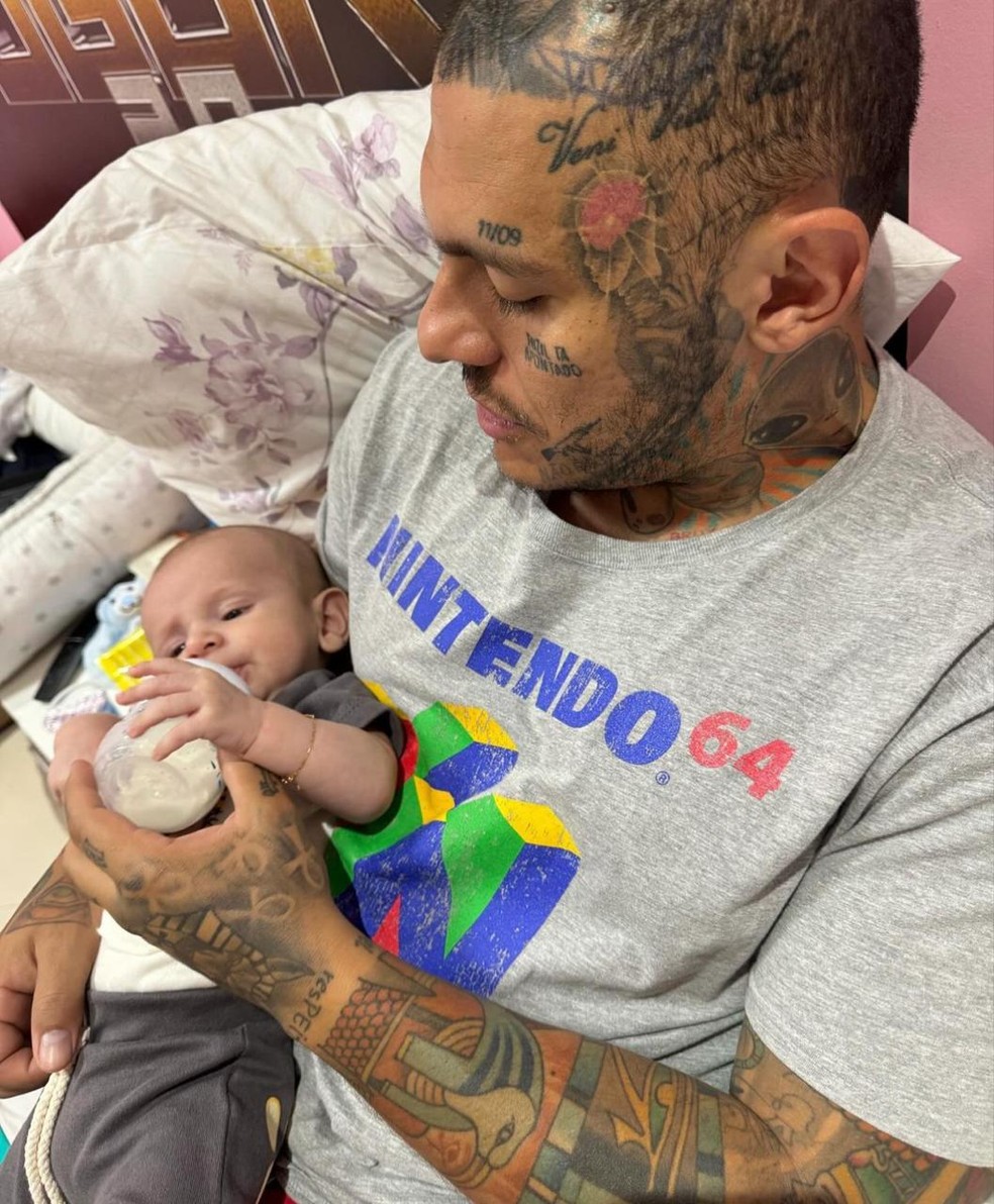 Toguro exibe momento fofo com o filho, Gael