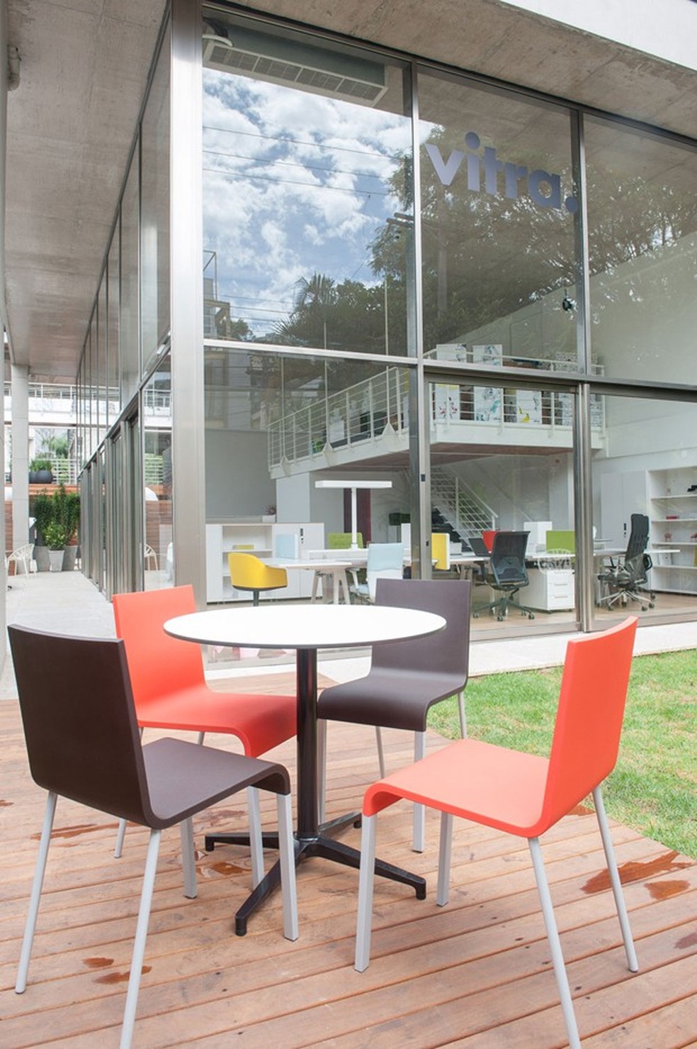 Nova vitrine: as badaladas peças da suíça Vitra desembarcam no Brasil