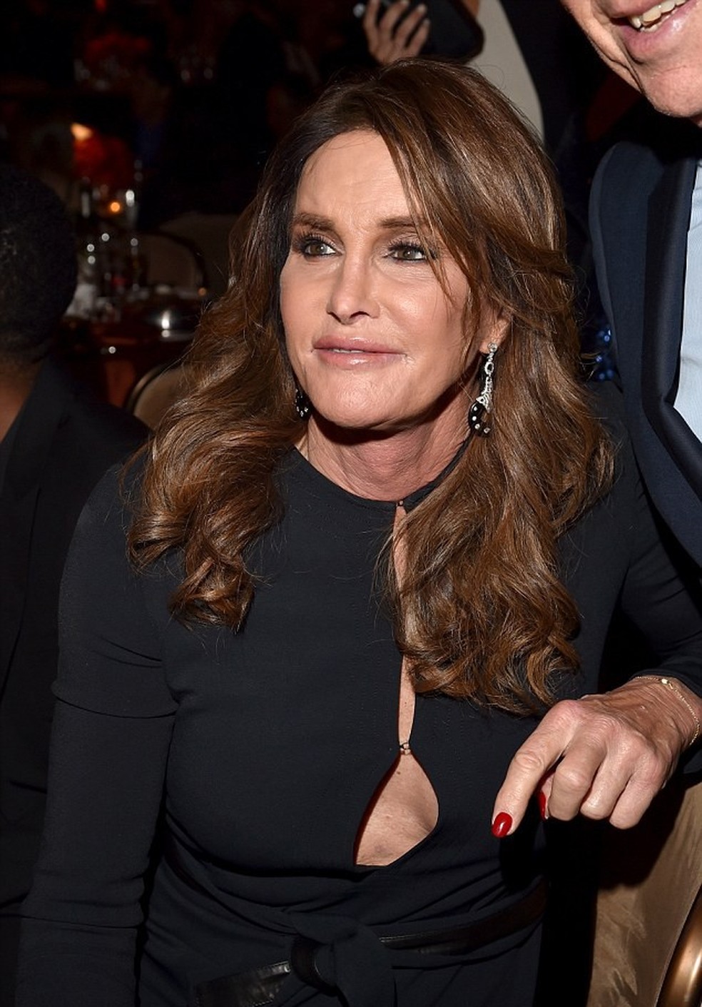 Caitlyn Jenner lamenta não ter contato sobre identidade ao falecido pai
