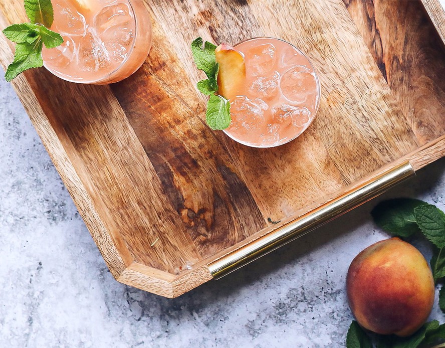 Peach Fuzz: 6 endereços para provar drinks com a cor de 2024