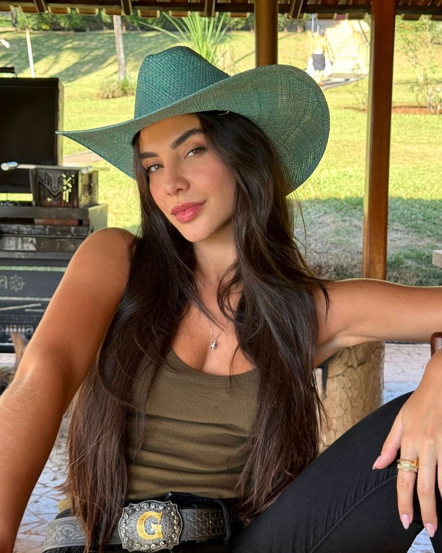 Gabriela Versiani faz charme em selfie e Murilo Hoff se derrete: 'Minha ...