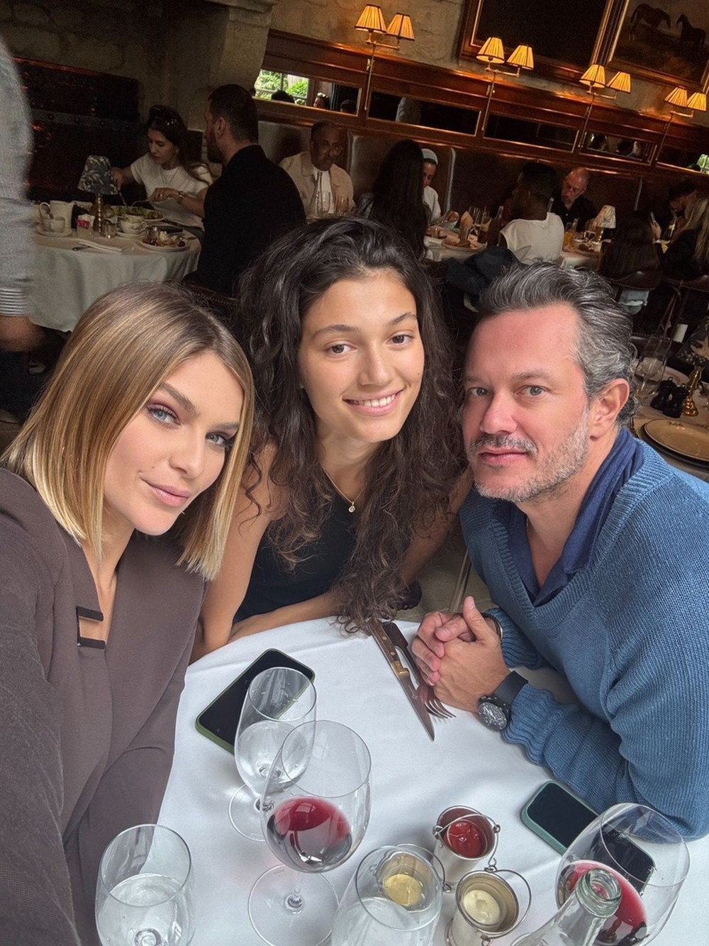 Enteada de Isabella Santoni estreia em Paris na passarela da Celine ...