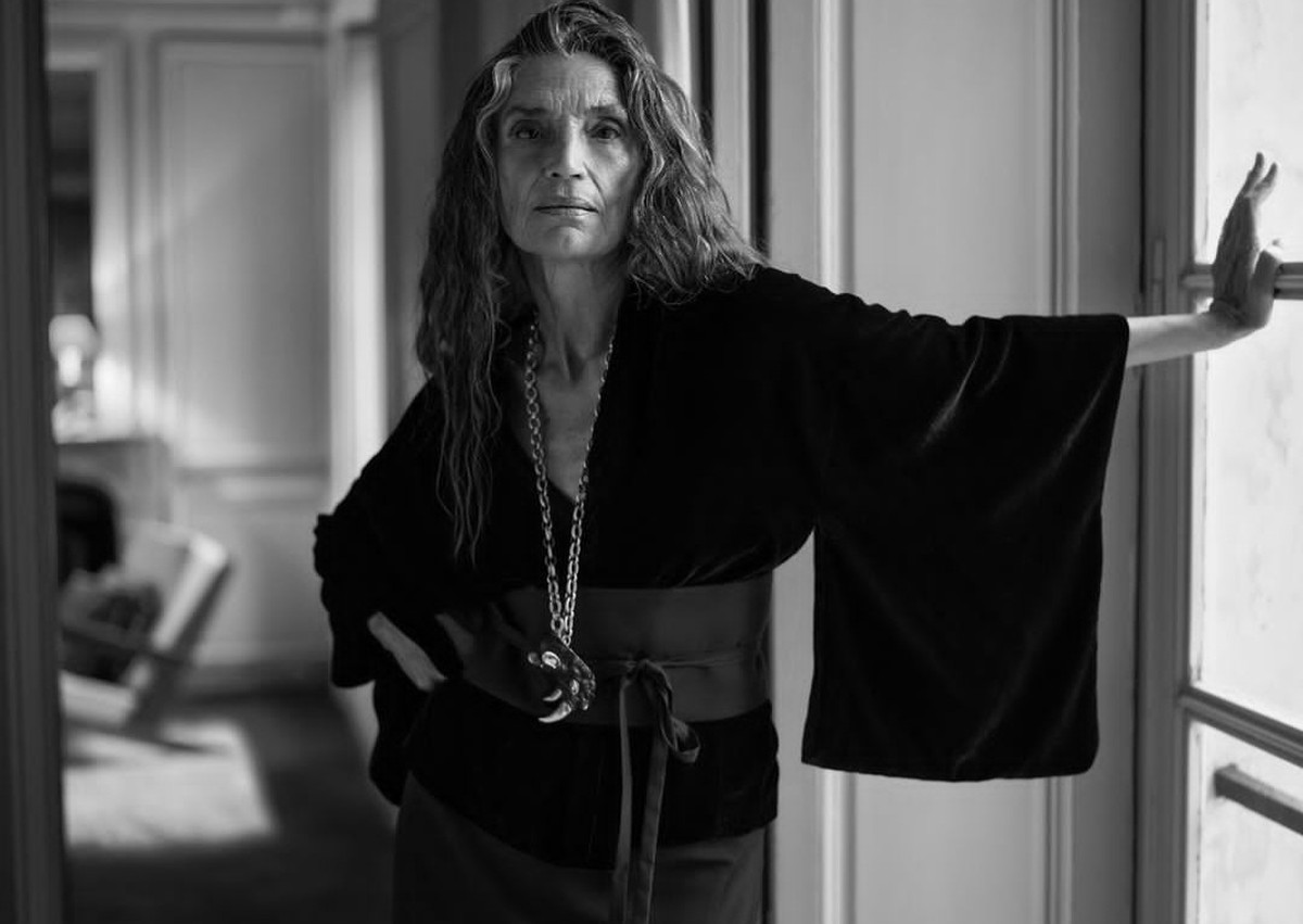 Atriz espanhola de 67 anos é a estrela de nova campanha da Zara