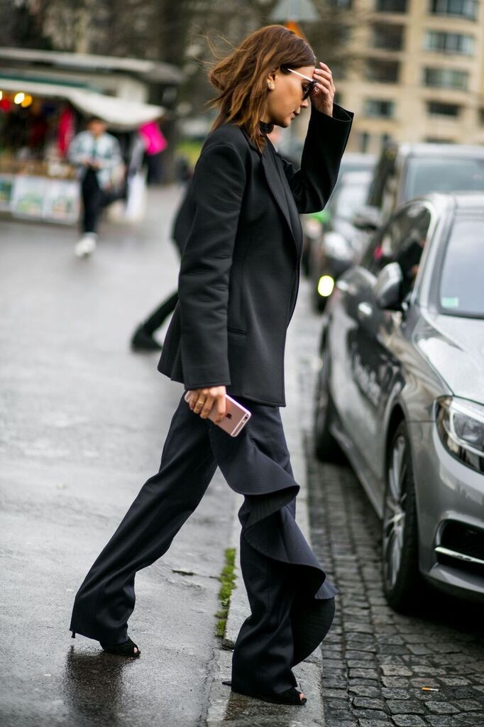 Street style: cores lavadas adocicam as ruas da semana de moda de Paris