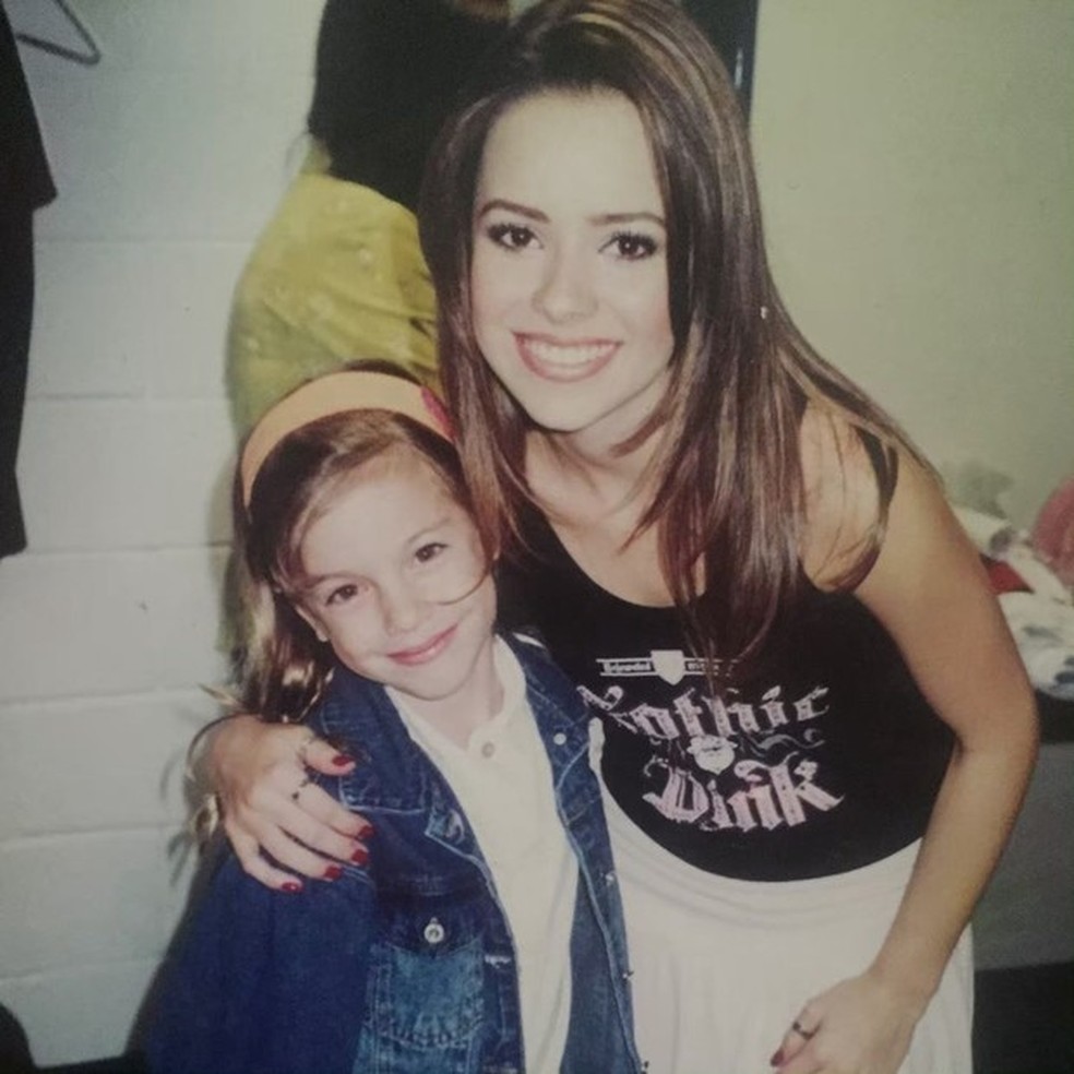 Alice Wegmann relembra foto com Sandy: 'Pegou no meu ombro, nunca lavei'