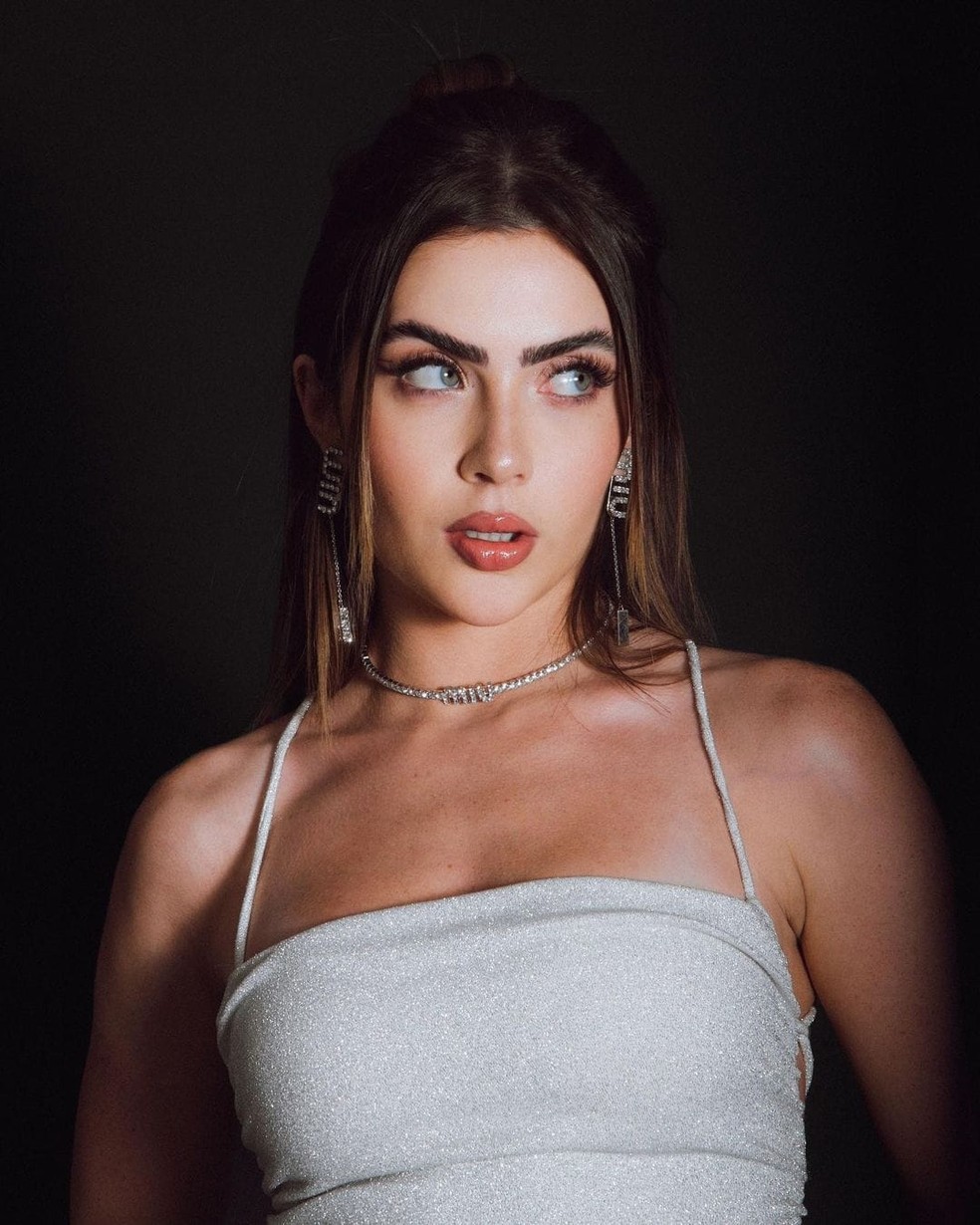 Jade Picon exibe look glow e ganha elogios: 'Deusa'