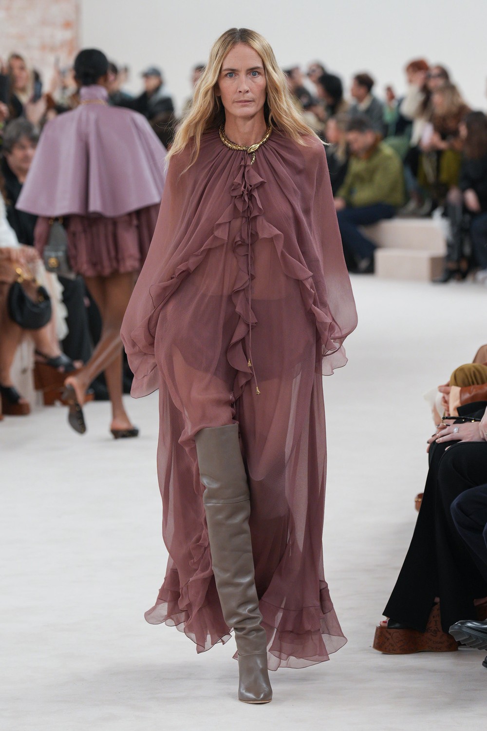 Este é o modelo de bota que vai bombar no inverno 2024, segundo as ...