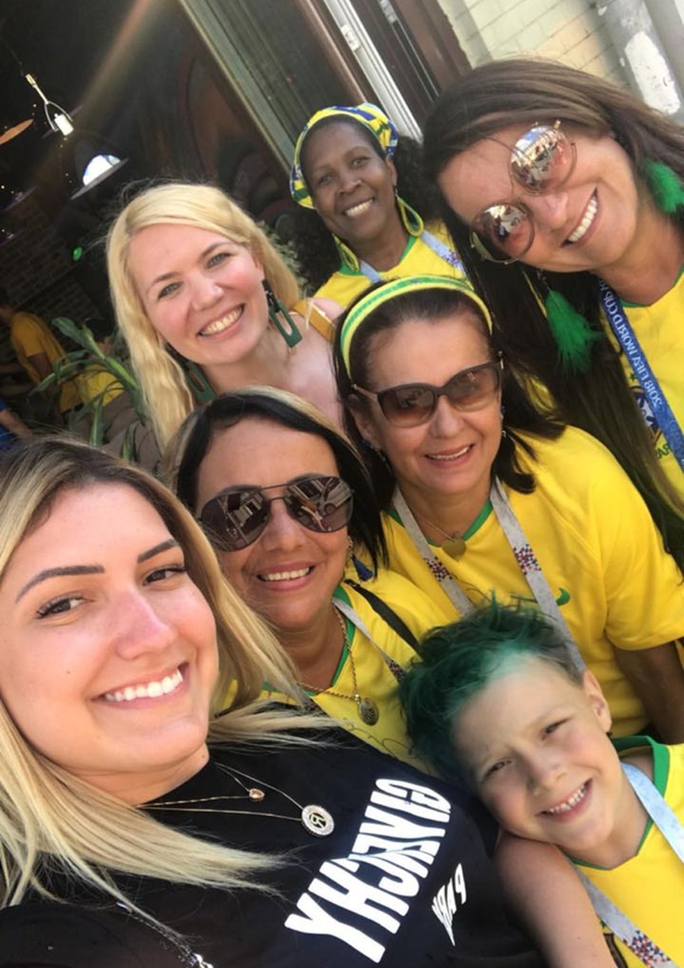 Davi Lucca entra em clima de Copa com o cabelo verde