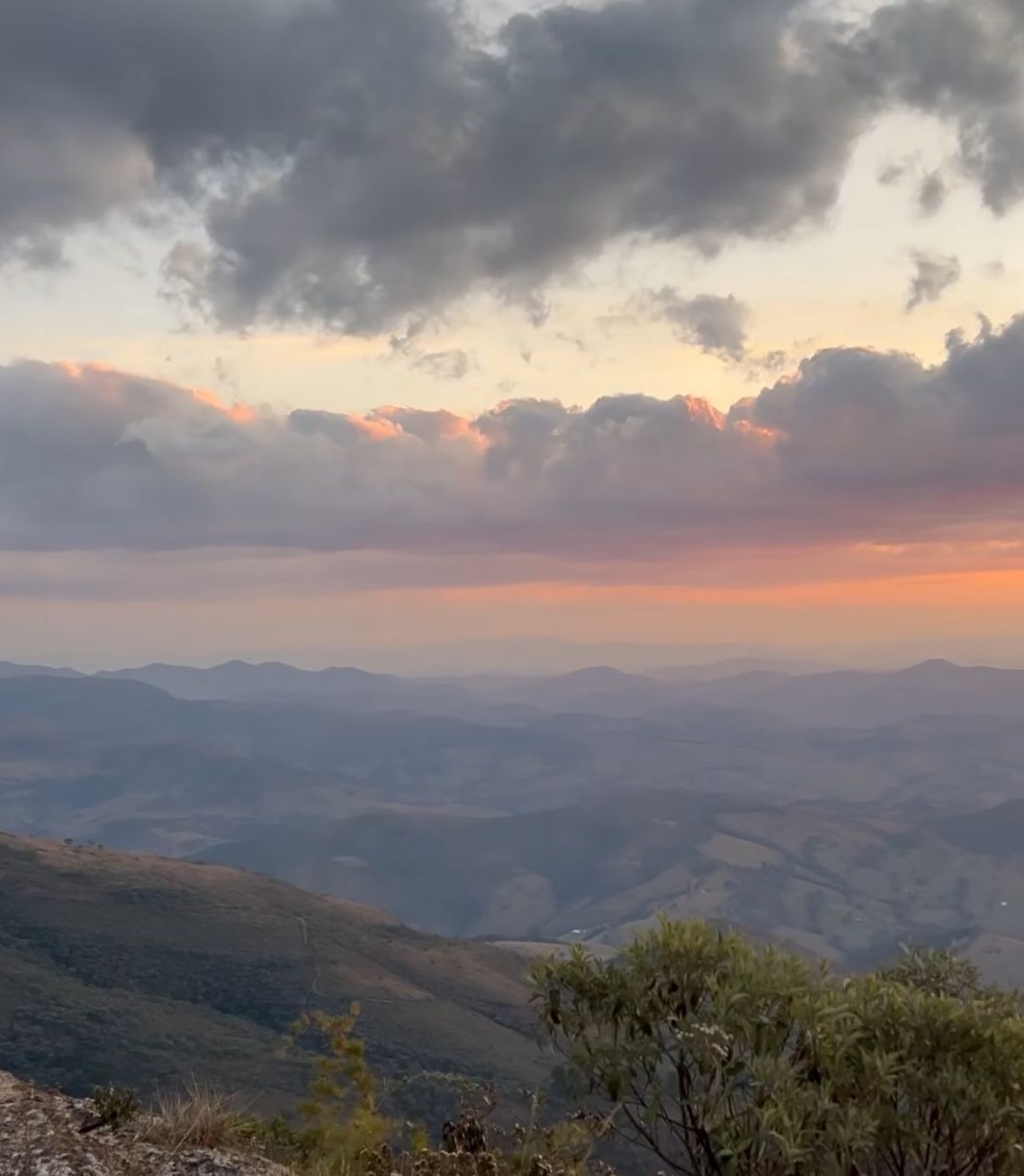 Marcus Buaiz posa em pôr do sol com Isis Valverde