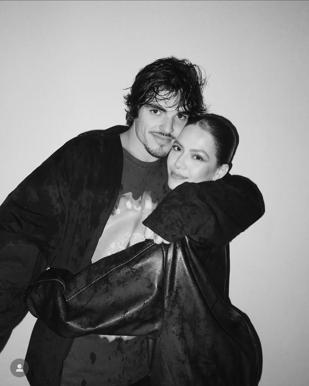 Sarah Poncio posa ao lado de novo namorado, Victor Martins, após treino ...