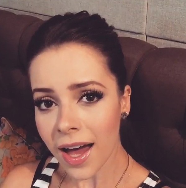 Sandy canta música de Lionel Richie para fãs nas redes sociais