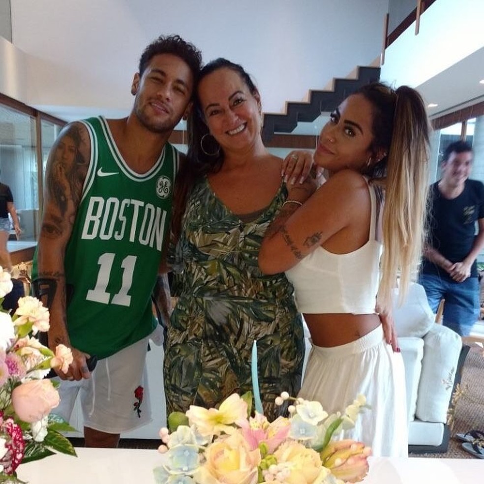 Rafaella Santos faz aniversário com a presença de Neymar