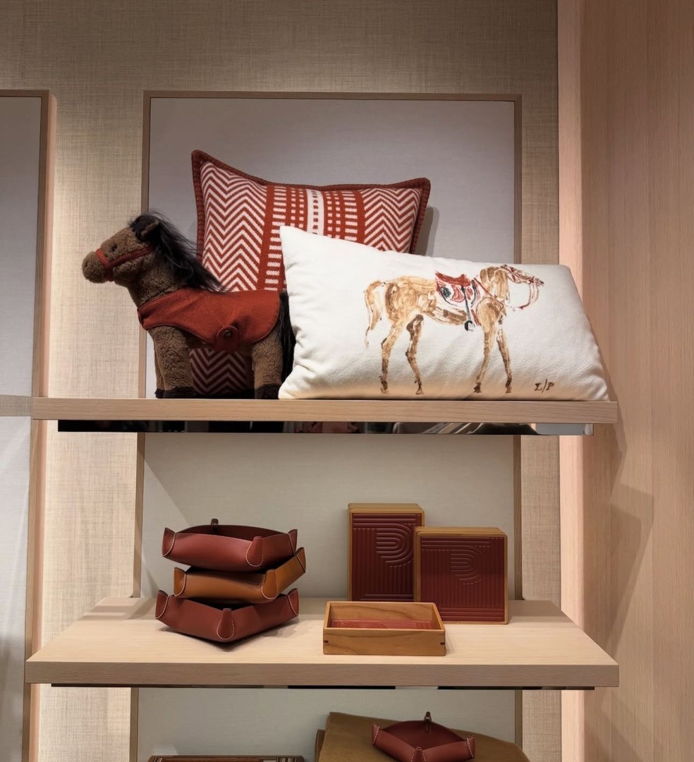 Carol Leite exibe novos cliques de férias na Suíça