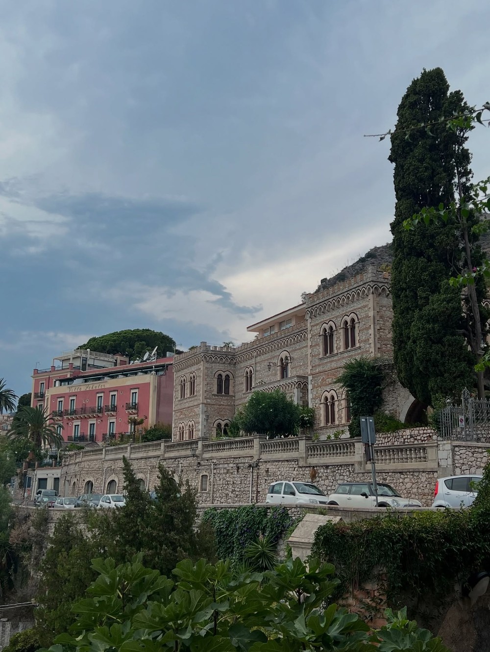 Marcos Pitombo agita a web ao posar renovando o bronzeado: 'Perfeição'