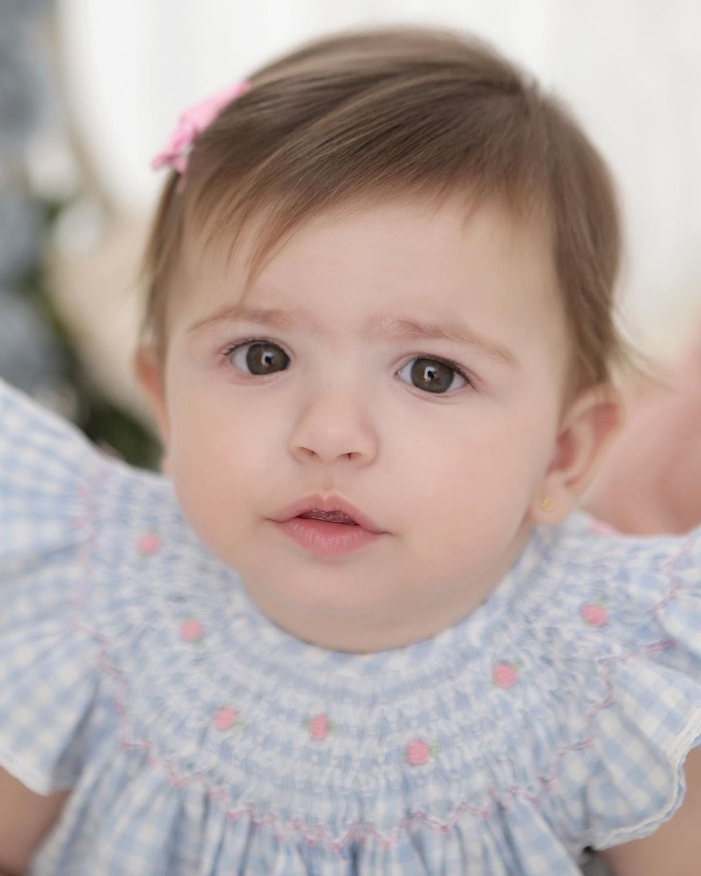 Filha de Bárbara Evans completa 7 meses de vida e encanta com ensaio fotográfico