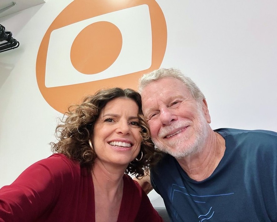 Debora celebra encontro com o pai, Jonas Bloch em camarim: 'Família que ...