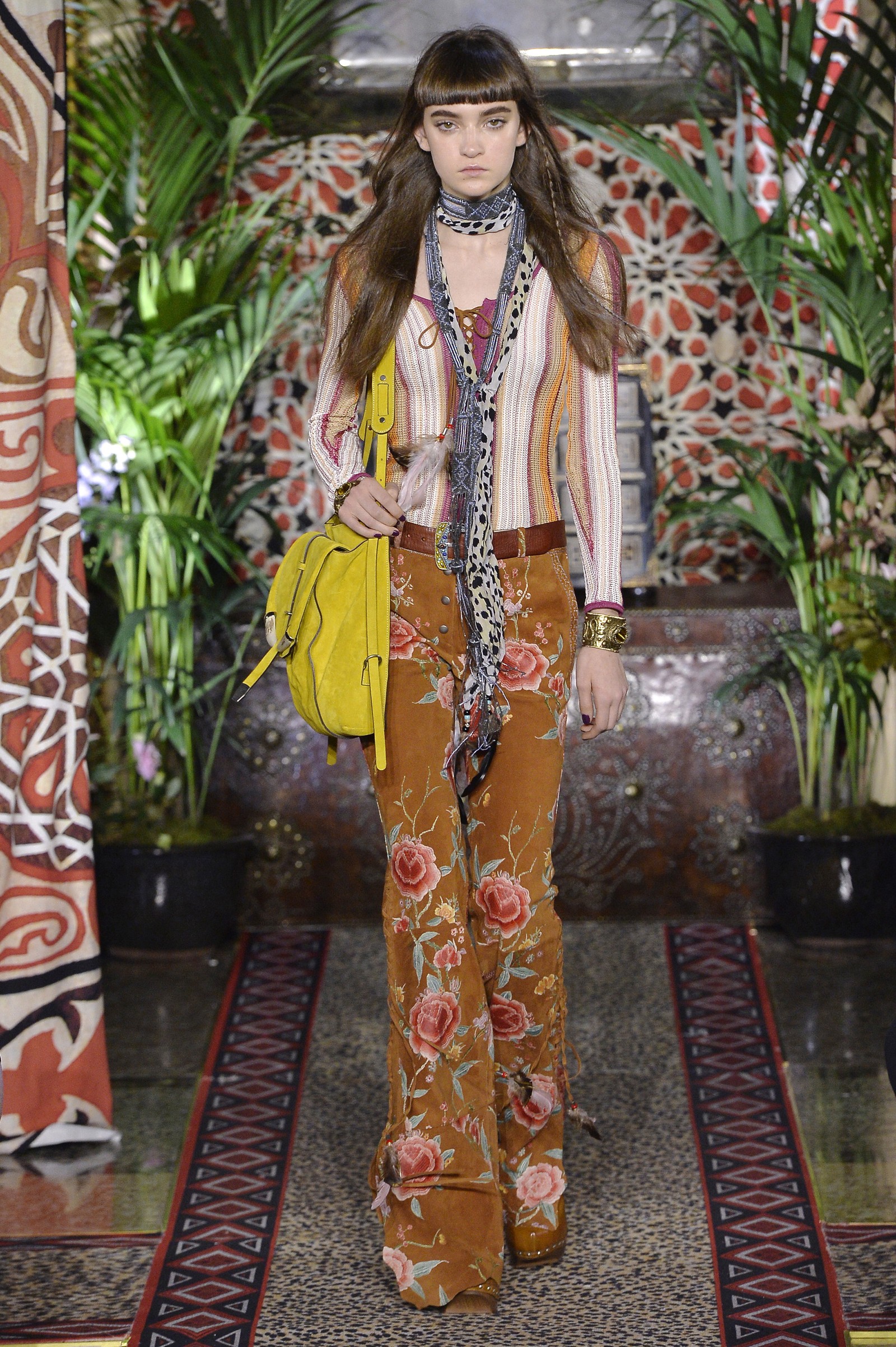 Verão da Cavalli ganha referências 70's, étnicas e aura boho