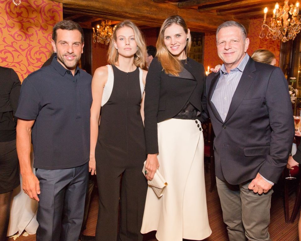 Alexandre Birman celebra semana de moda com jantar em Paris