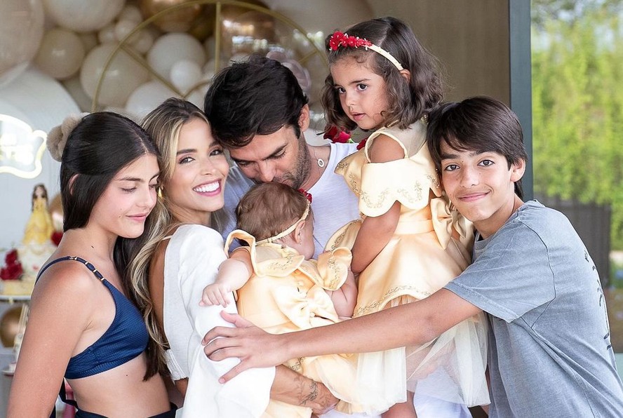 Kaká reúne todos os filhos para celebrar mesversário da caçula Sarah