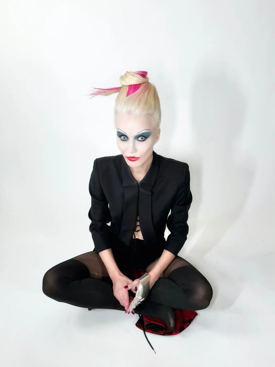 Daphne Guinness encontra seu ritmo sônico com 'Sleep'