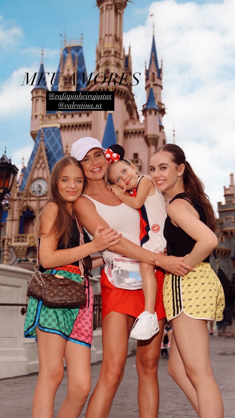 Roberto Justus e Ana Paula Siebert compartilham fotos de passeio na Disney: 'Momento em família'
