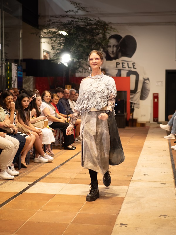 Desfile no Istituto Europeo di Design celebra a diversidade com modelos 60+