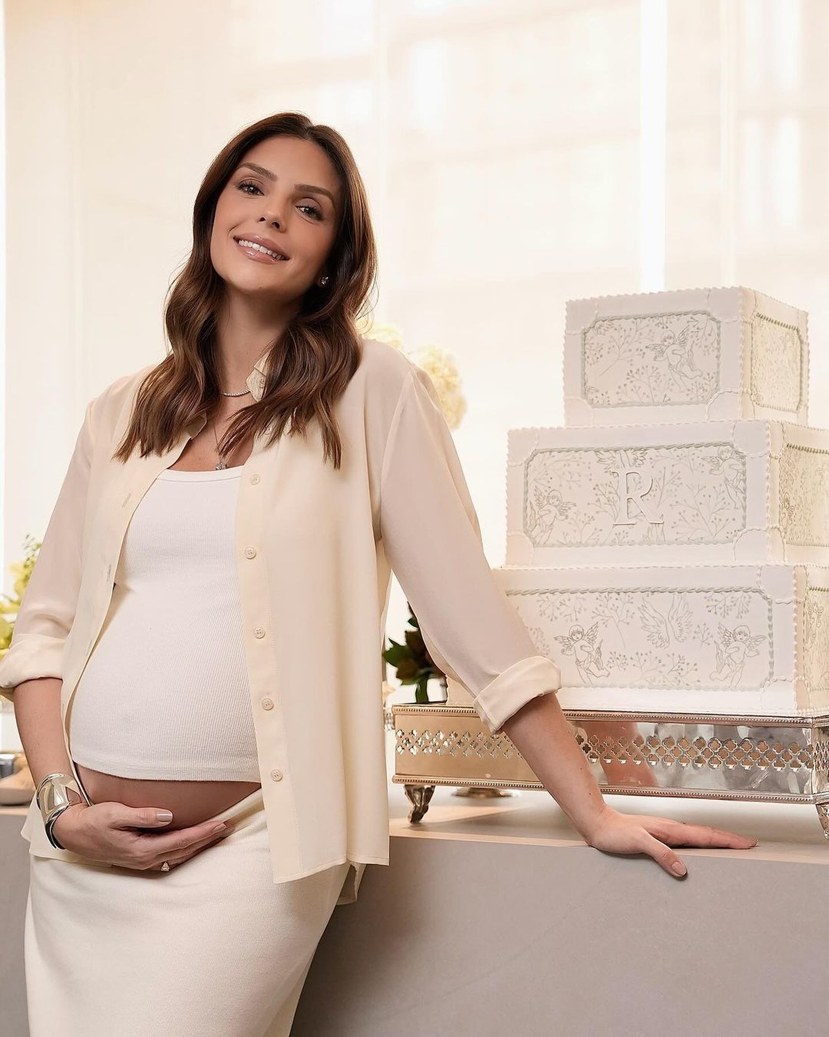 Carol Celico faz chá de bebê e mostra decoração na web