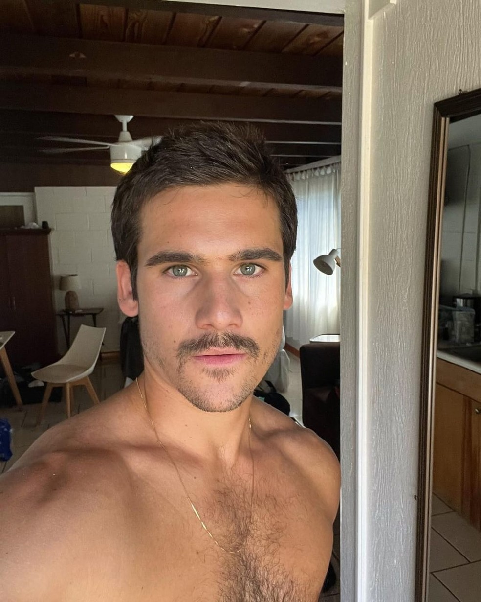 Nicolas Prattes exibe novos registros diretamente do Havaí