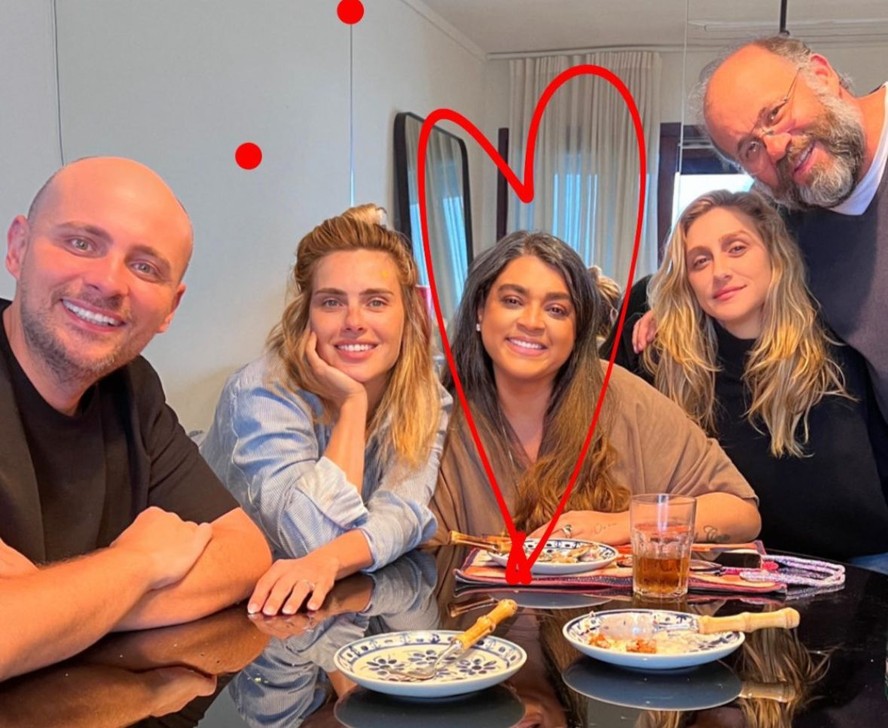 Carolina Dieckmann compartilha encontro com Preta Gil e Otavio Muller
