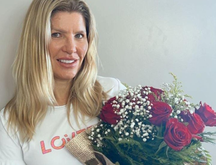 Eliane Gerloff, mãe de Luísa Sonza, celebra um ano de namoro ...