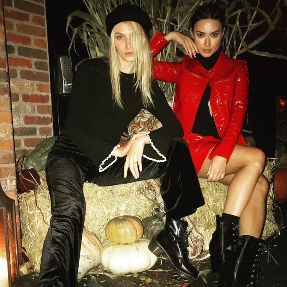 Thaila Ayala e Aline Weber sensualizam em clima de Halloween