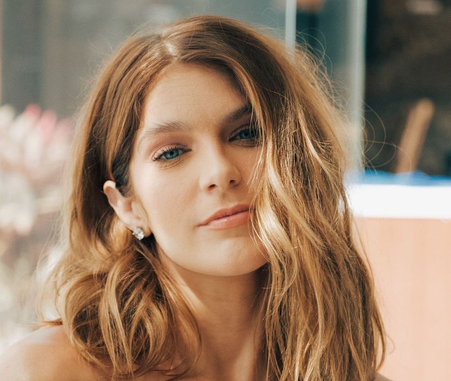 Isabella Santoni esbanja beleza em novos cliques
