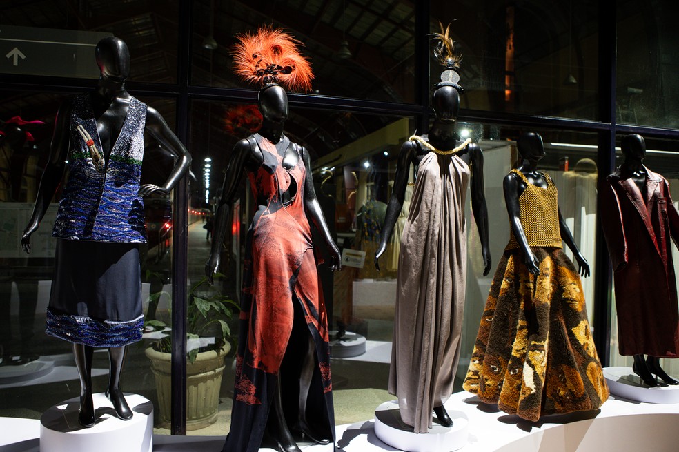 Confira os 50 nomes que participaram da exposição de moda do Vogue Celebra