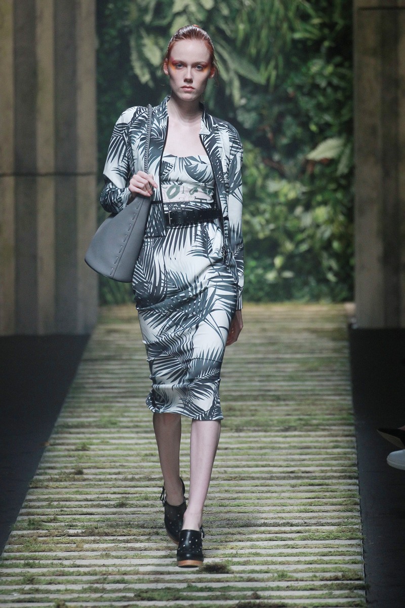 Max Mara apresenta verão tropical com inspiração em Lina Bo Bardi