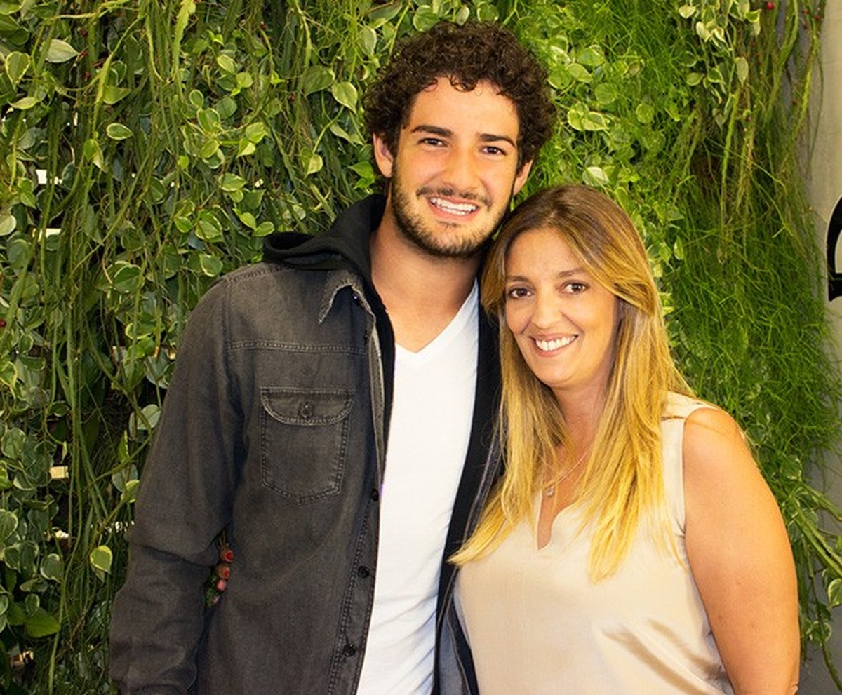 Alexandre Pato faz pit-stop capilar em salão badalado de São Paulo