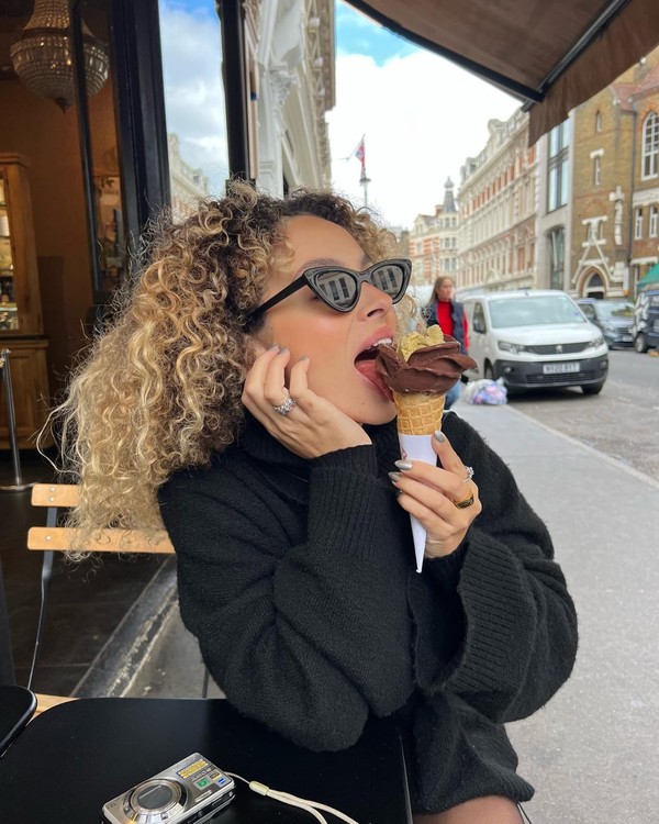 Julia Rodrigues abre álbum de viagem a Londres