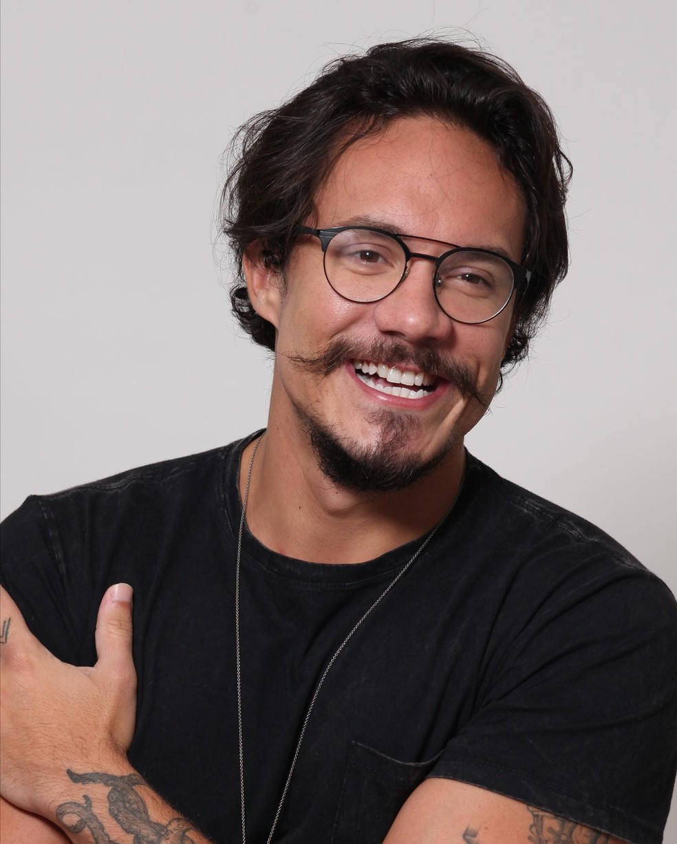 Eliezer exibe versões de si mesmo: 'Se a Lua parecer comigo'