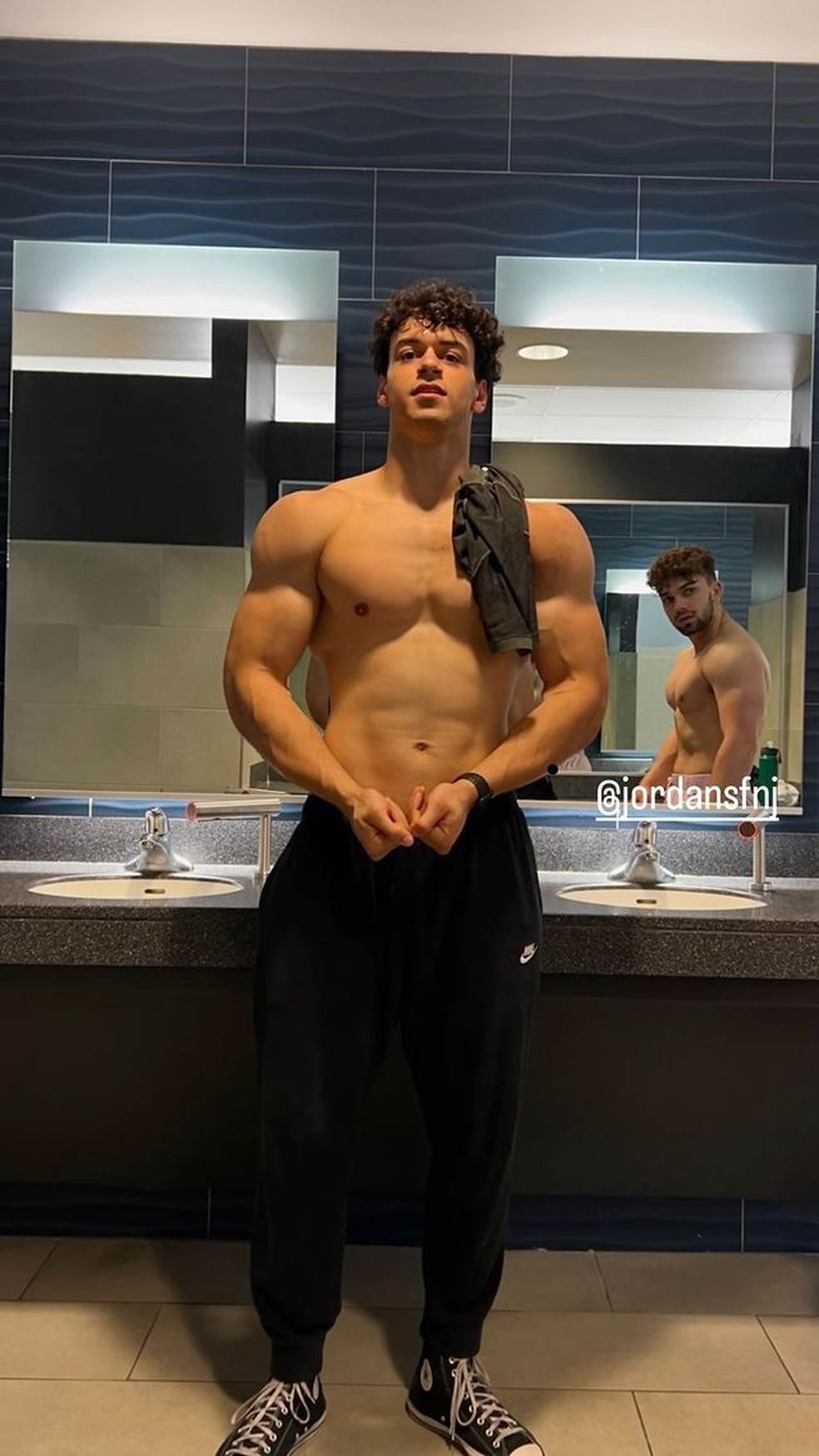 Victor Alexandre exibe resultado de rotina fitness