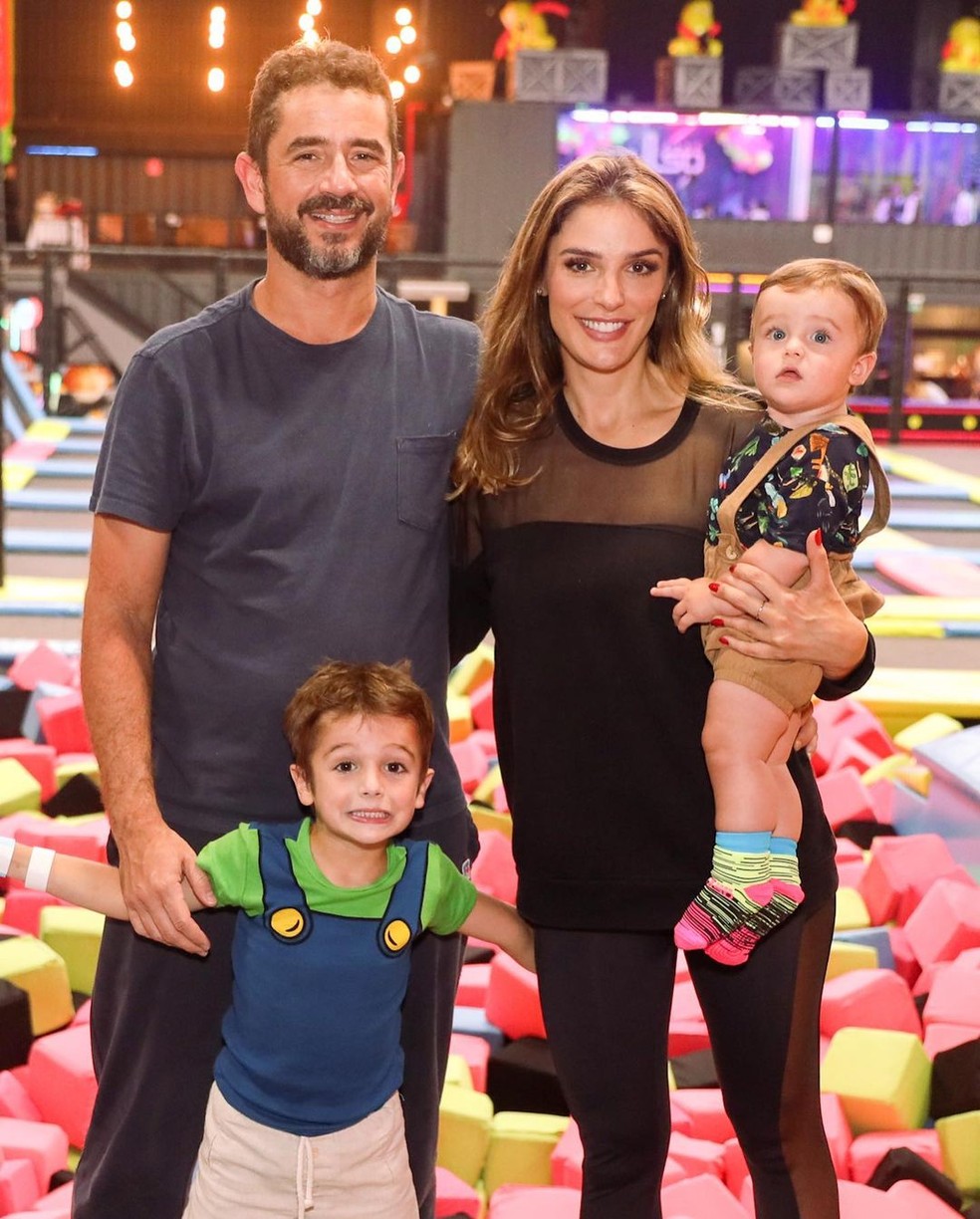 Rafa Brites abre álbum do aniversário de 6 anos do filho mais velho, Rocco