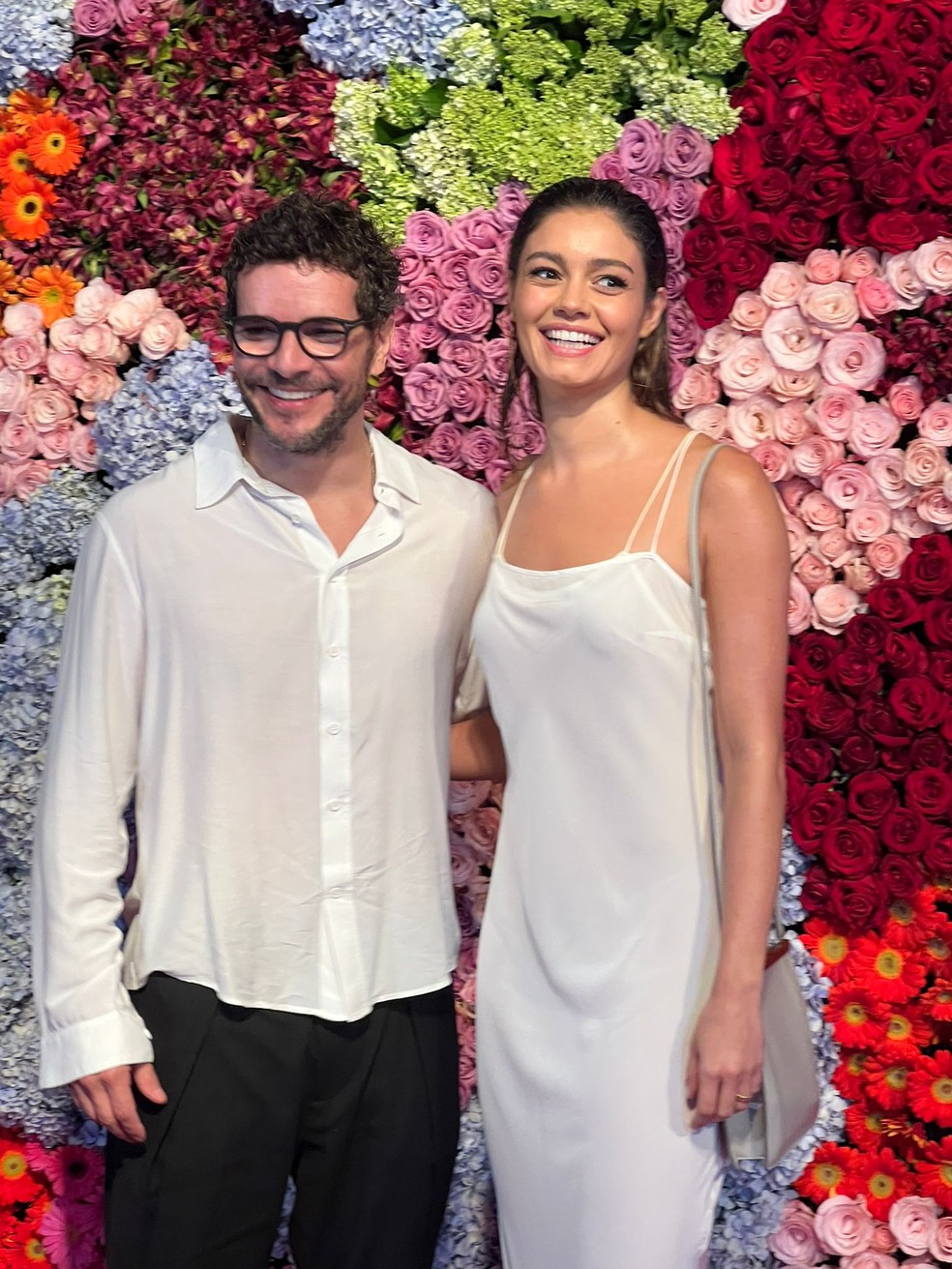 Elenco de 'Todas as Flores' se reúne para celebrar estreia da novela